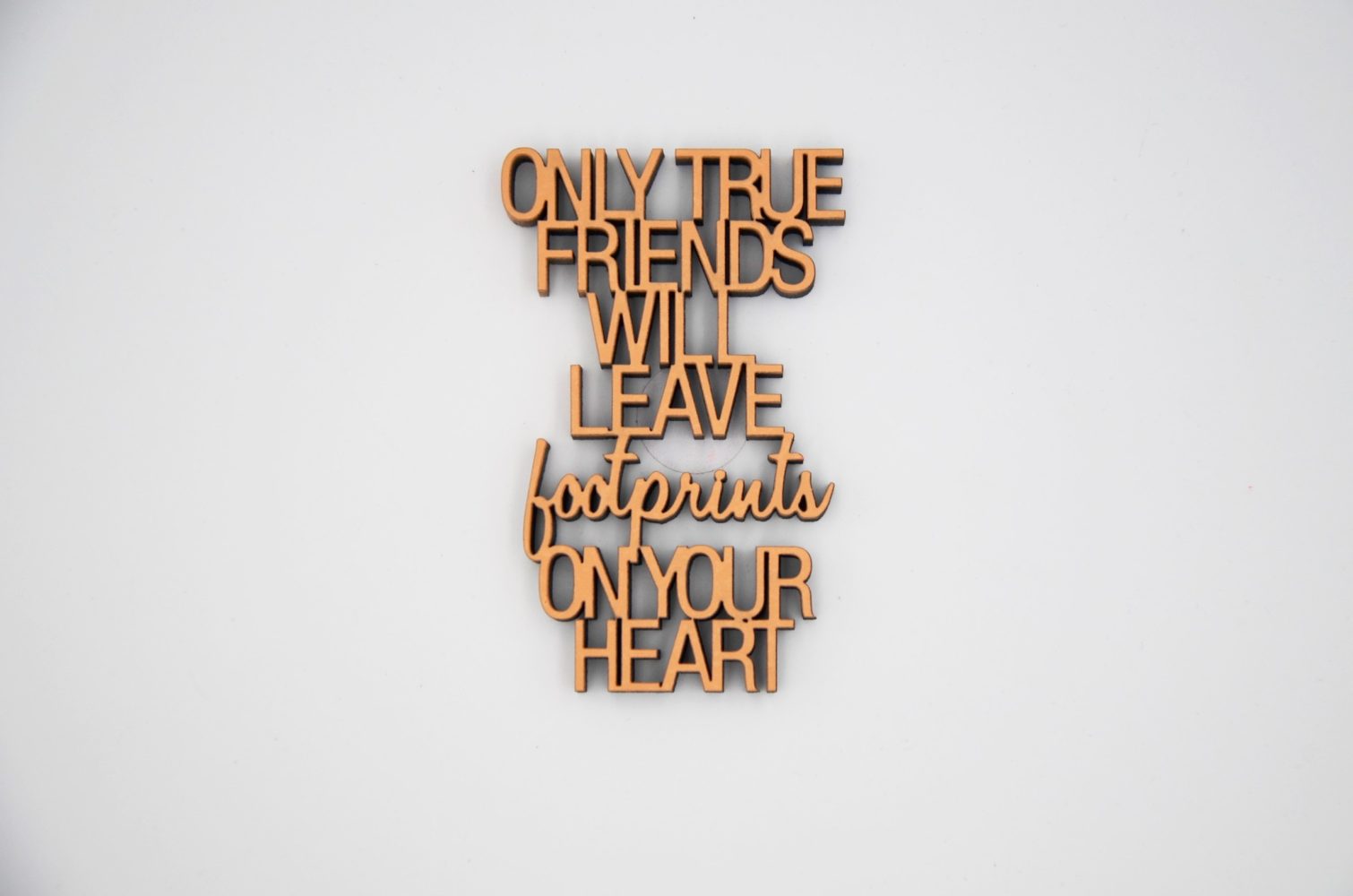 Holzschrift / Only true friends... - G4 Concept Produkt- und Möbeldesign